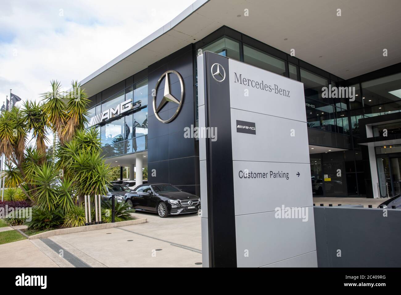 Mercedes benz car dealership sign hi-res stock photography and images ...
