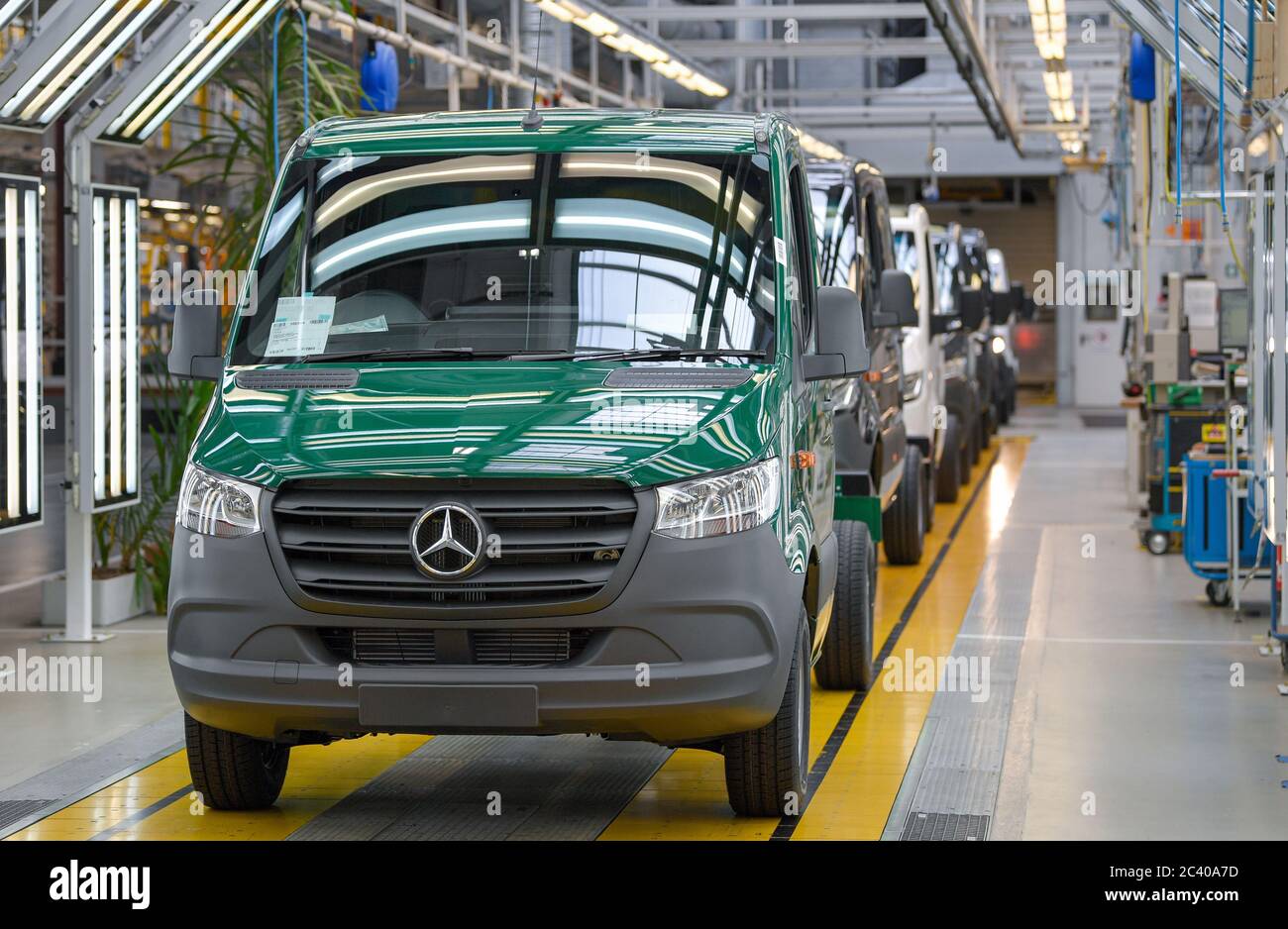 Final assembly production line inspection hi-res stock photography and ...