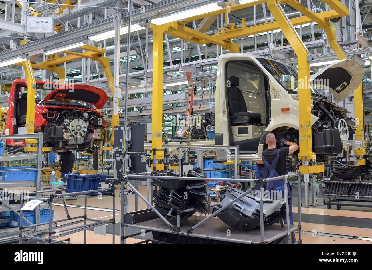 Mercedes Benz Sprinter Production High Resolution Stock Photography and ...