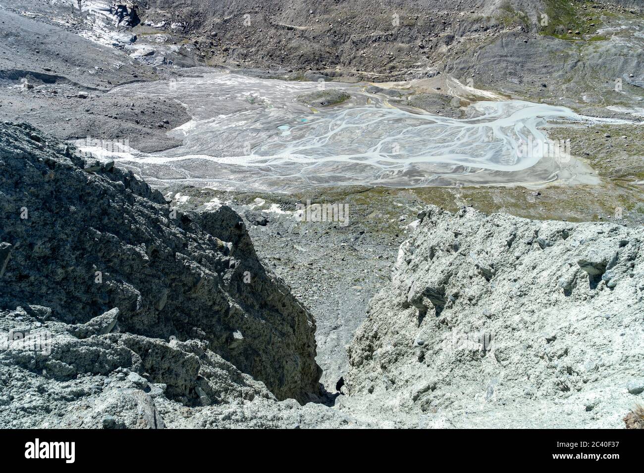 Der Findelbach mäandriert durch das Gletschervorfeld des ...