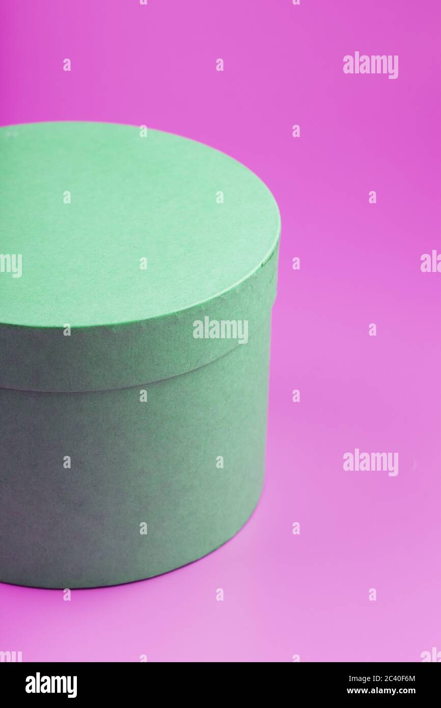 Round Box on pink background for gift Stock Photo - Alamy