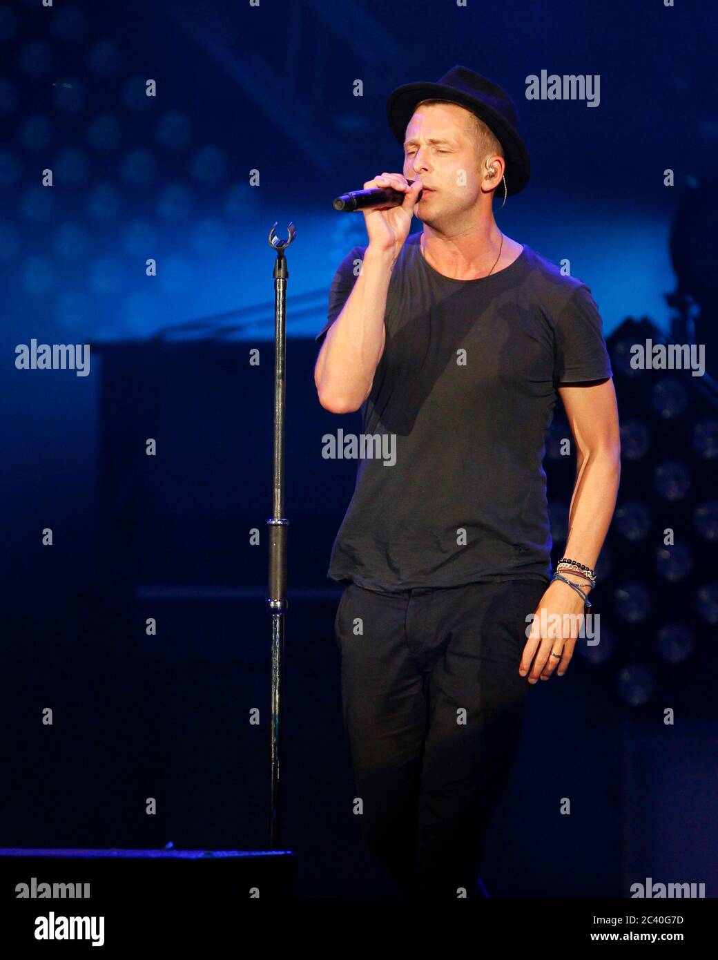 OneRepublic frontman Ryan Tedder performs with the rest of the band at ...