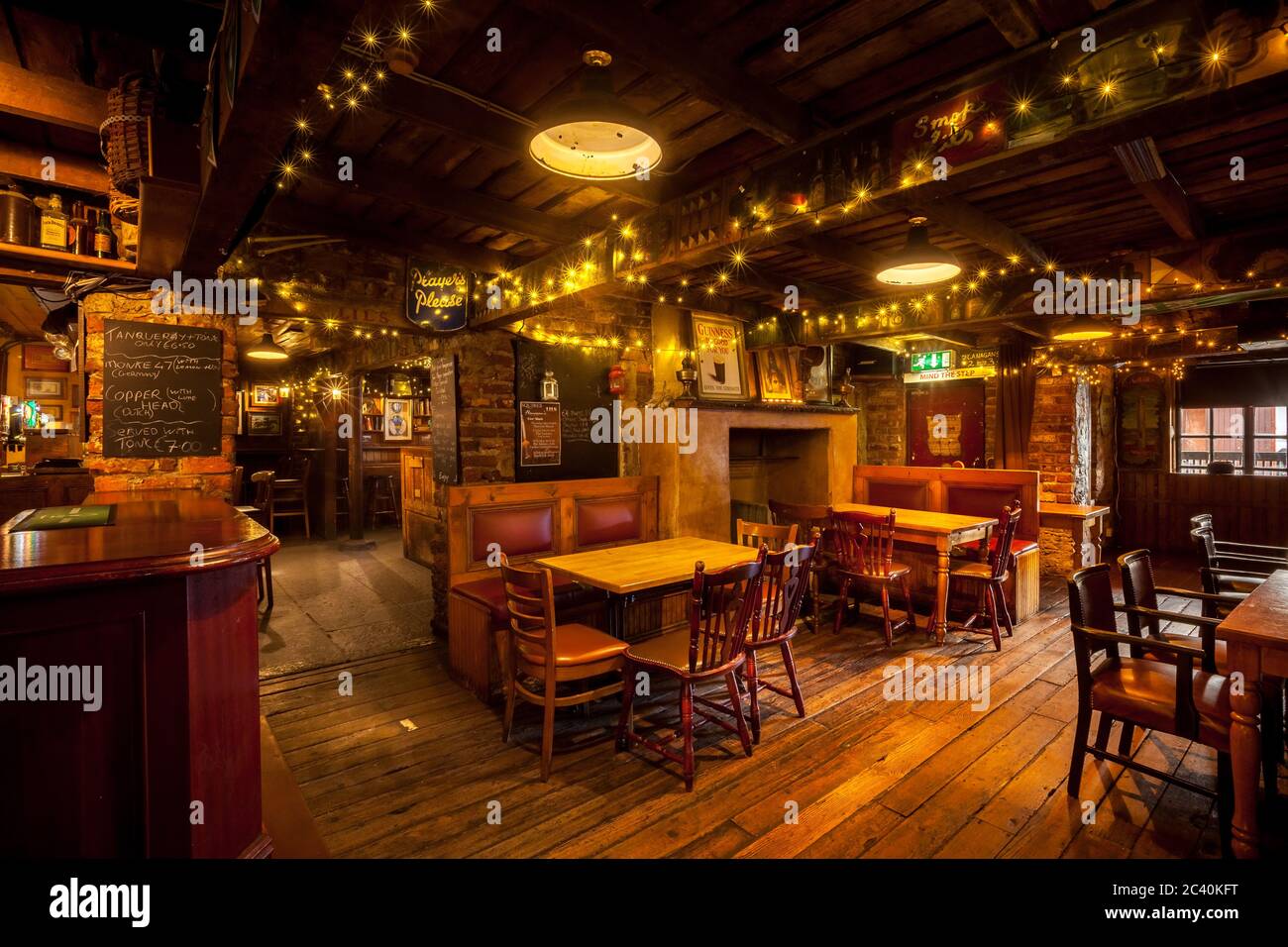 Traditional irish pub interior hi-res stock photography and images - Alamy