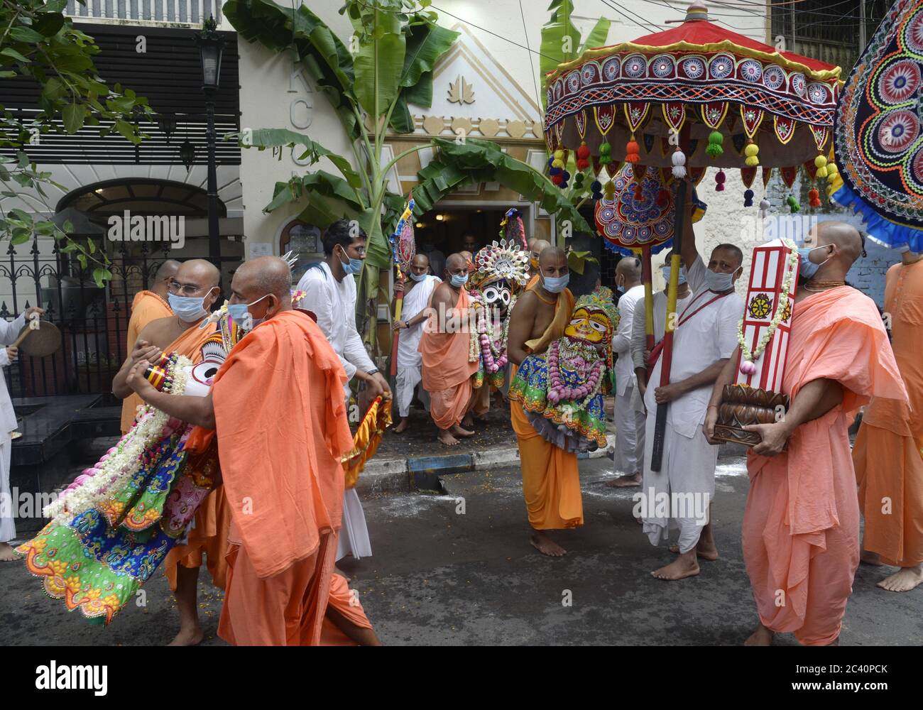 Kolkata, India. 23rd June, 2020. Priest of ISKCON brings idols of ...