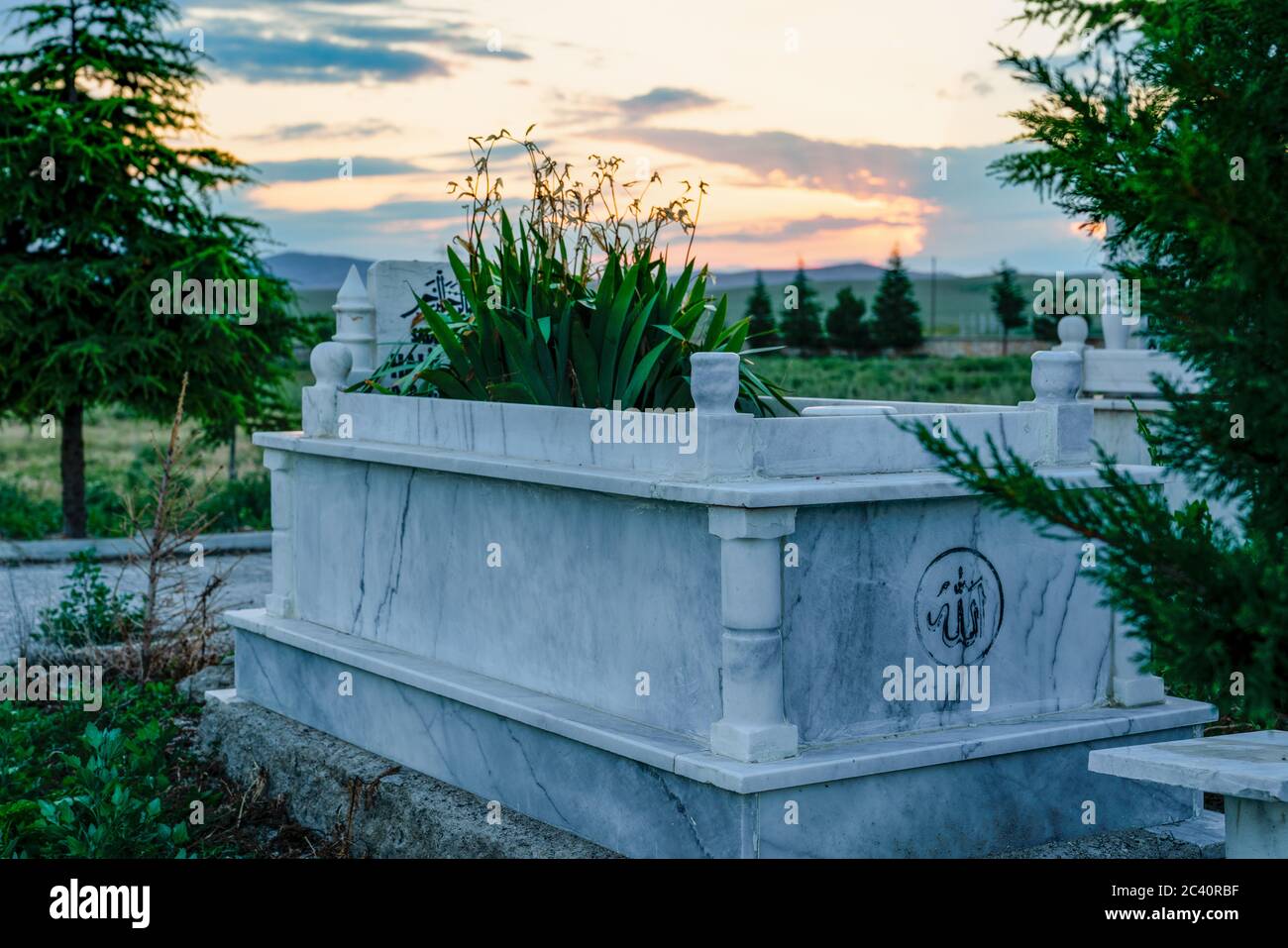 Tomb cemetery funeral architecture islam religious architecture hi-res ...