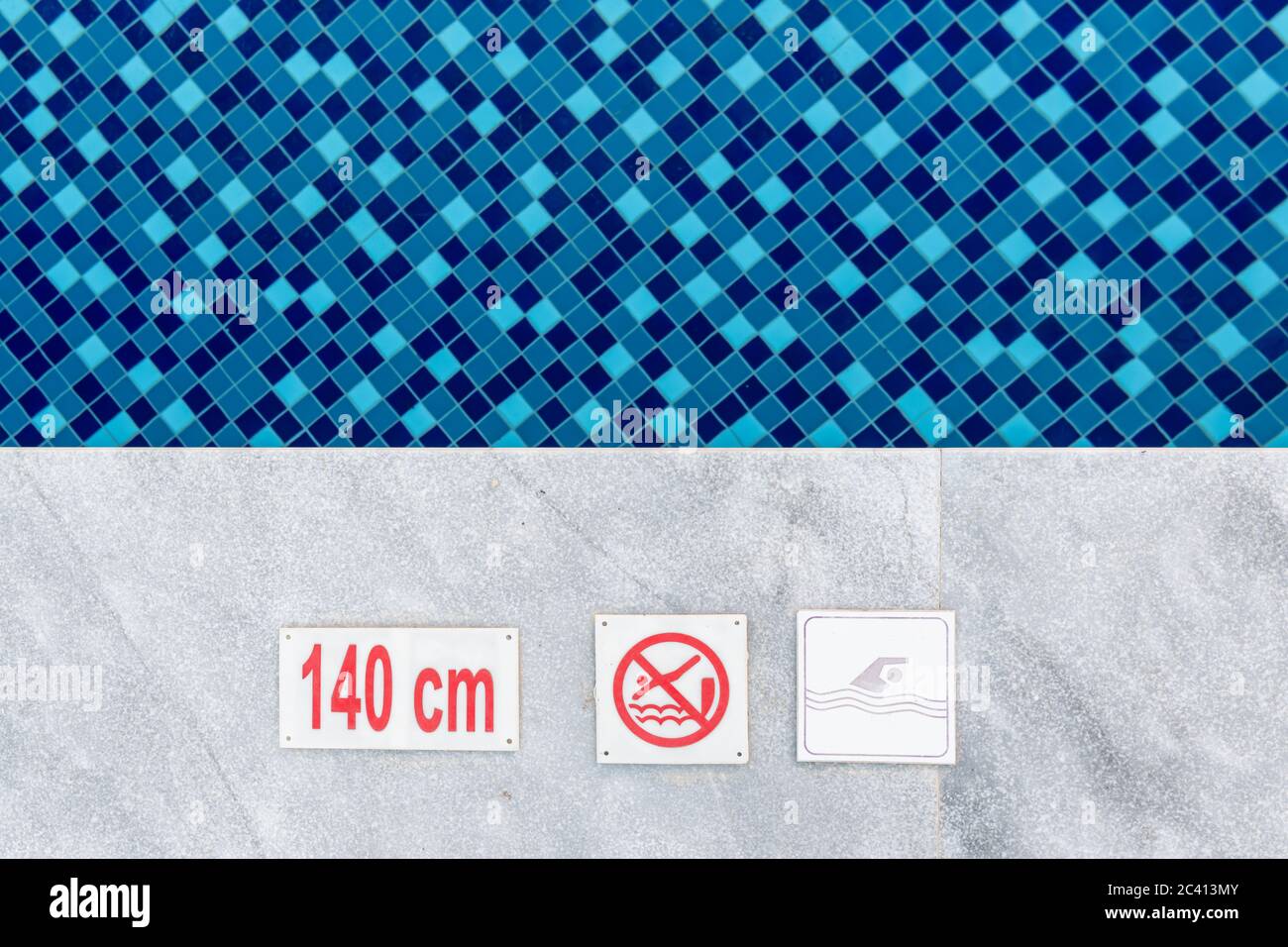 Pool depth sign hi-res stock photography and images - Alamy