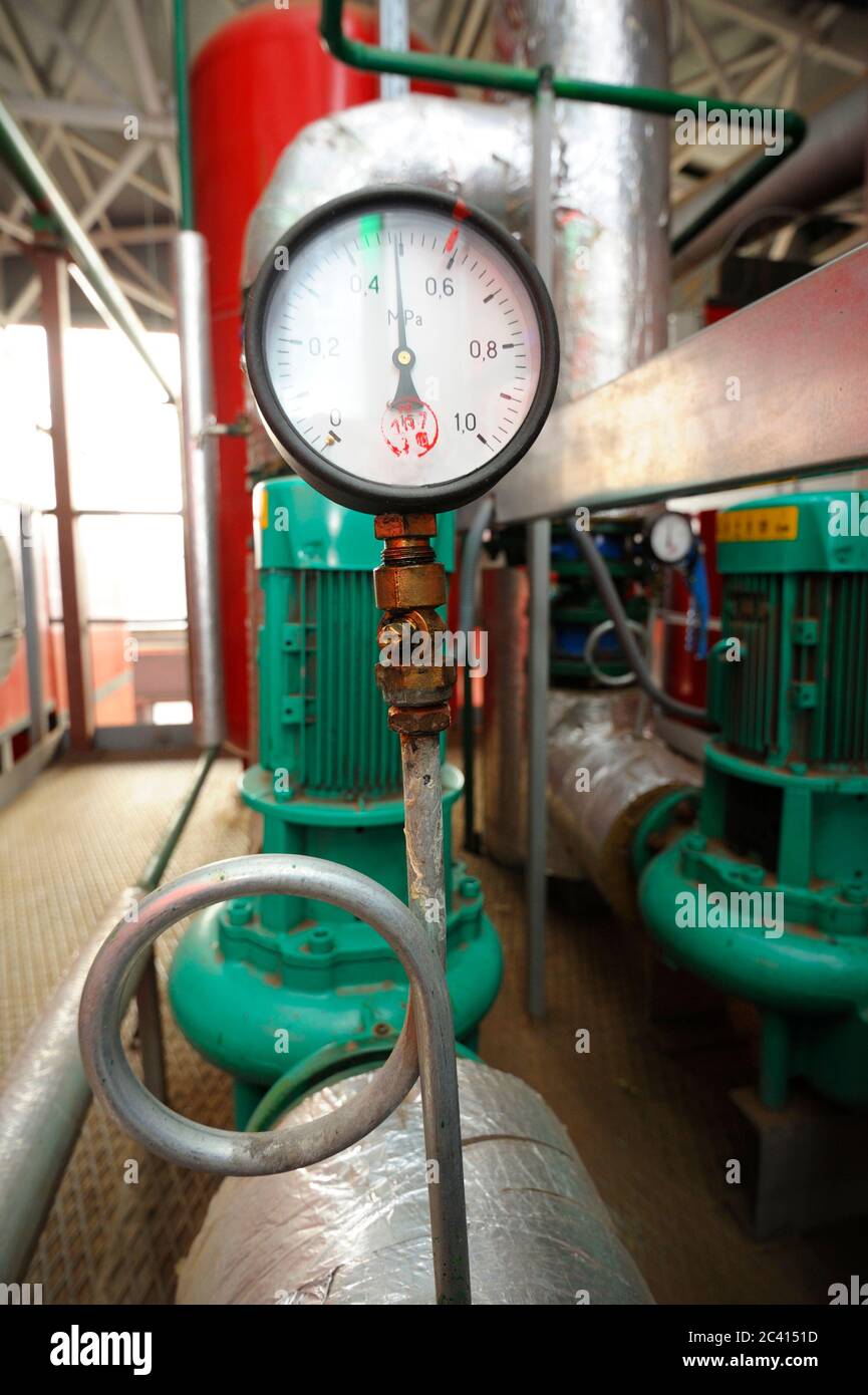 Manometer showing pressure water hi-res stock photography and images ...