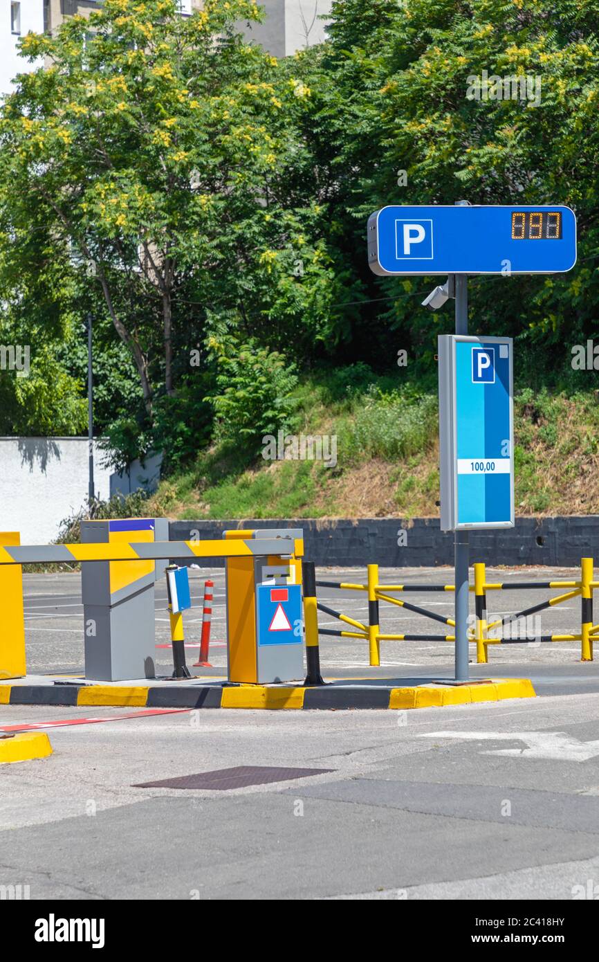 Barrier free counter hi-res stock photography and images - Alamy