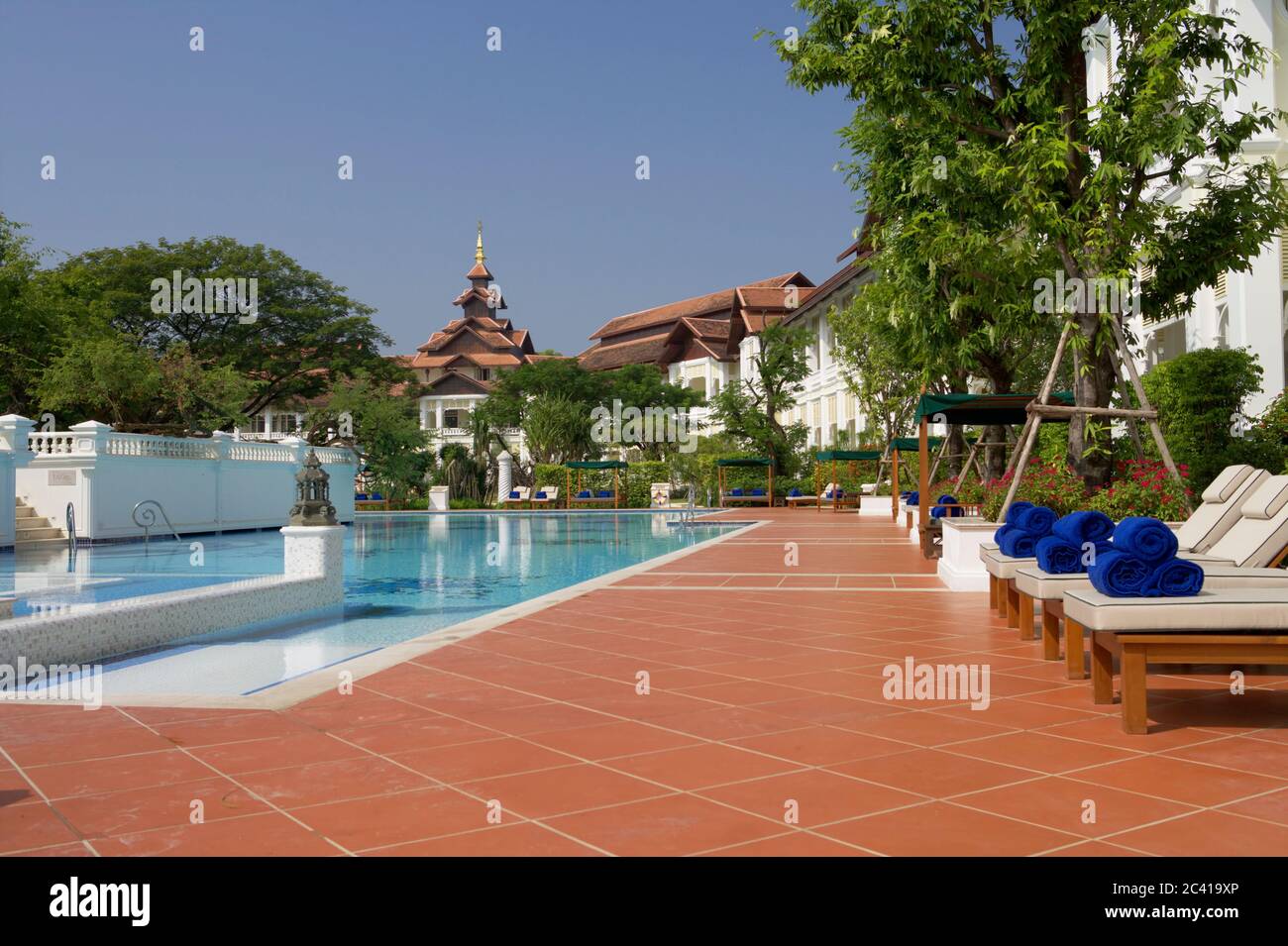 Swimming pool area, hotel complex Stock Photo - Alamy