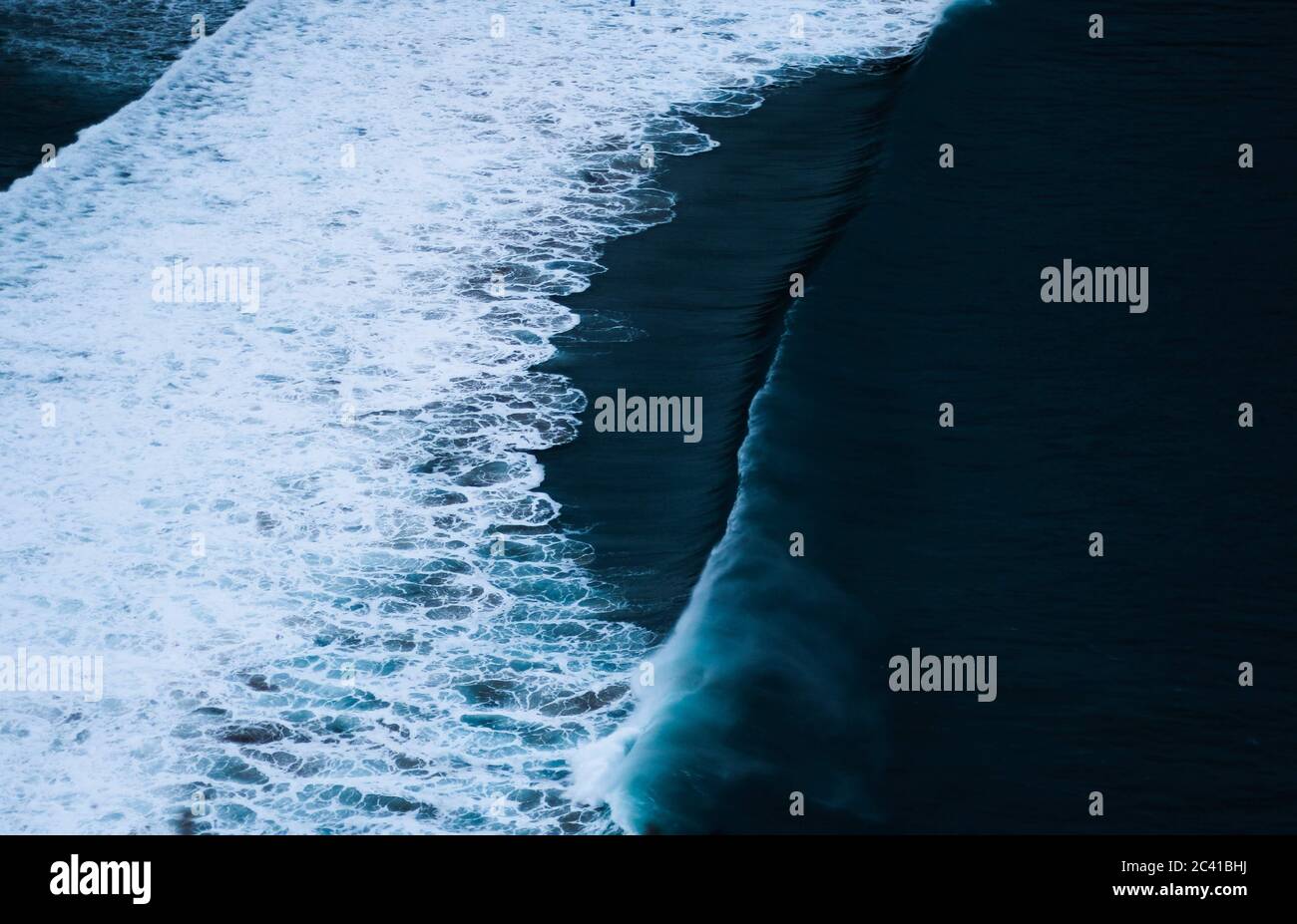 Breaking wave effect hi-res stock photography and images - Alamy