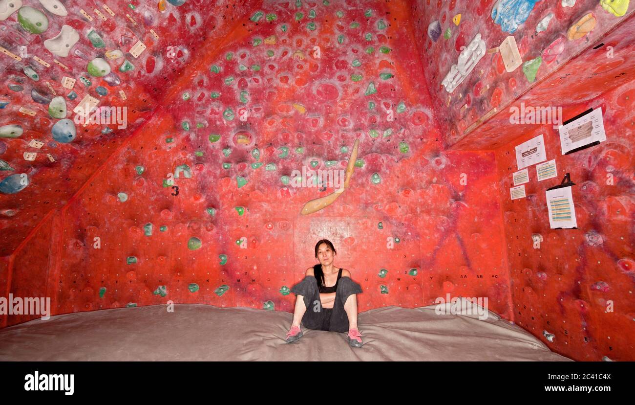 Crash mat hi-res stock photography and images - Alamy