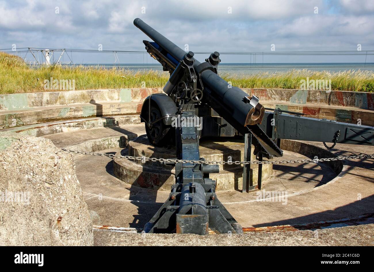 120mm gun hi-res stock photography and images - Alamy
