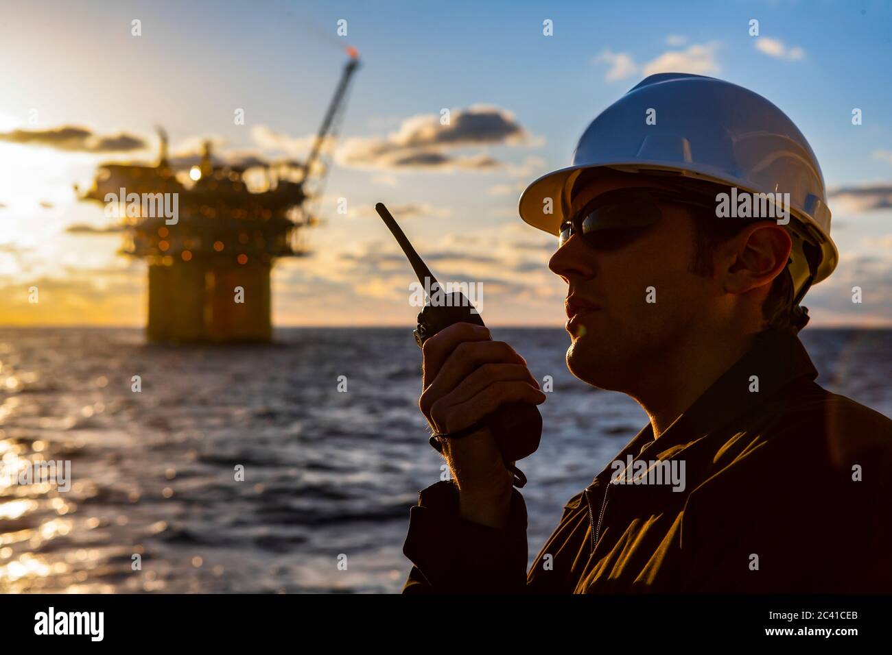 Person offshore energy production in the Gulf of Mexico Stock Photo - Alamy