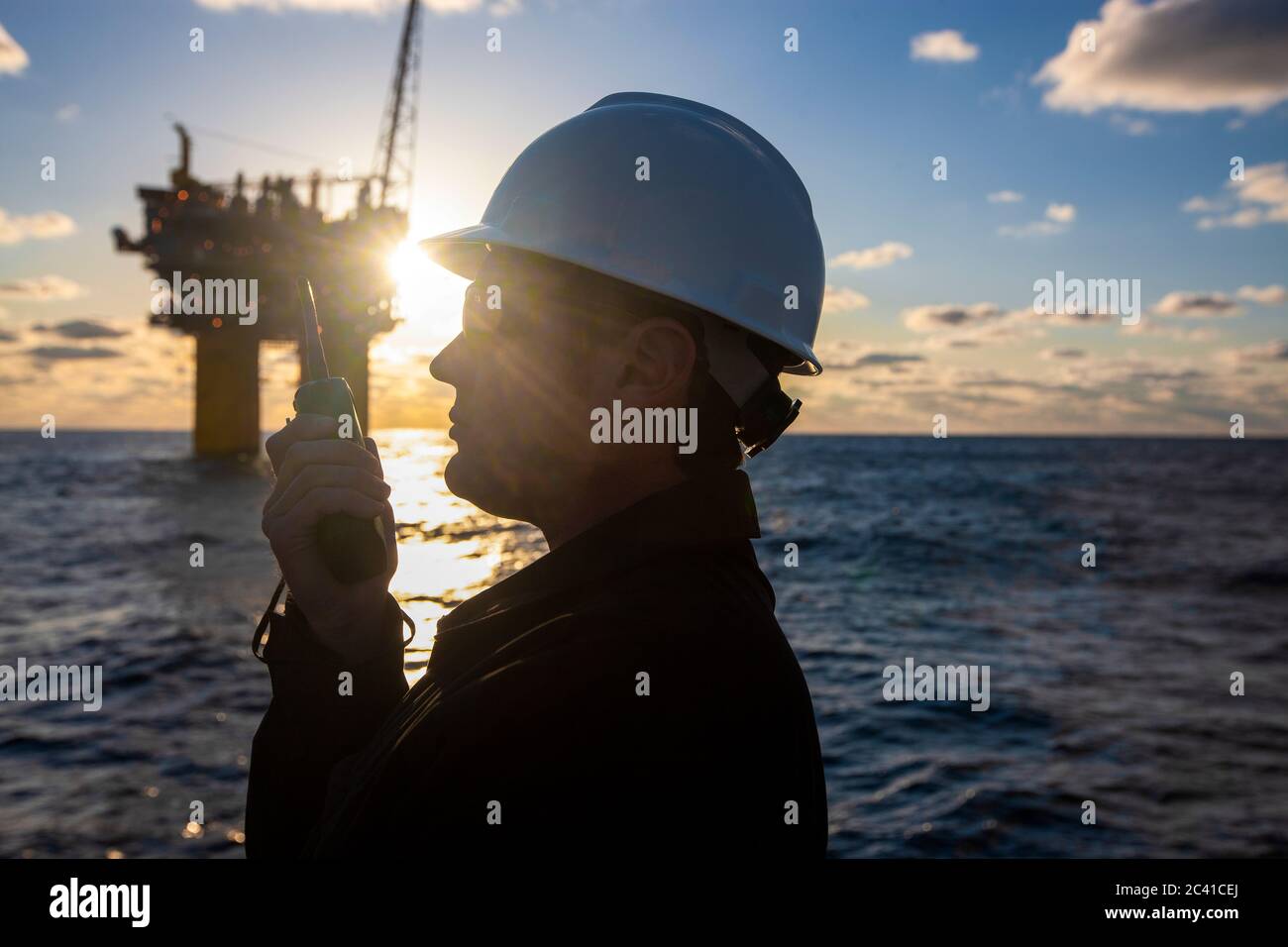Person offshore energy production in the Gulf of Mexico Stock Photo - Alamy