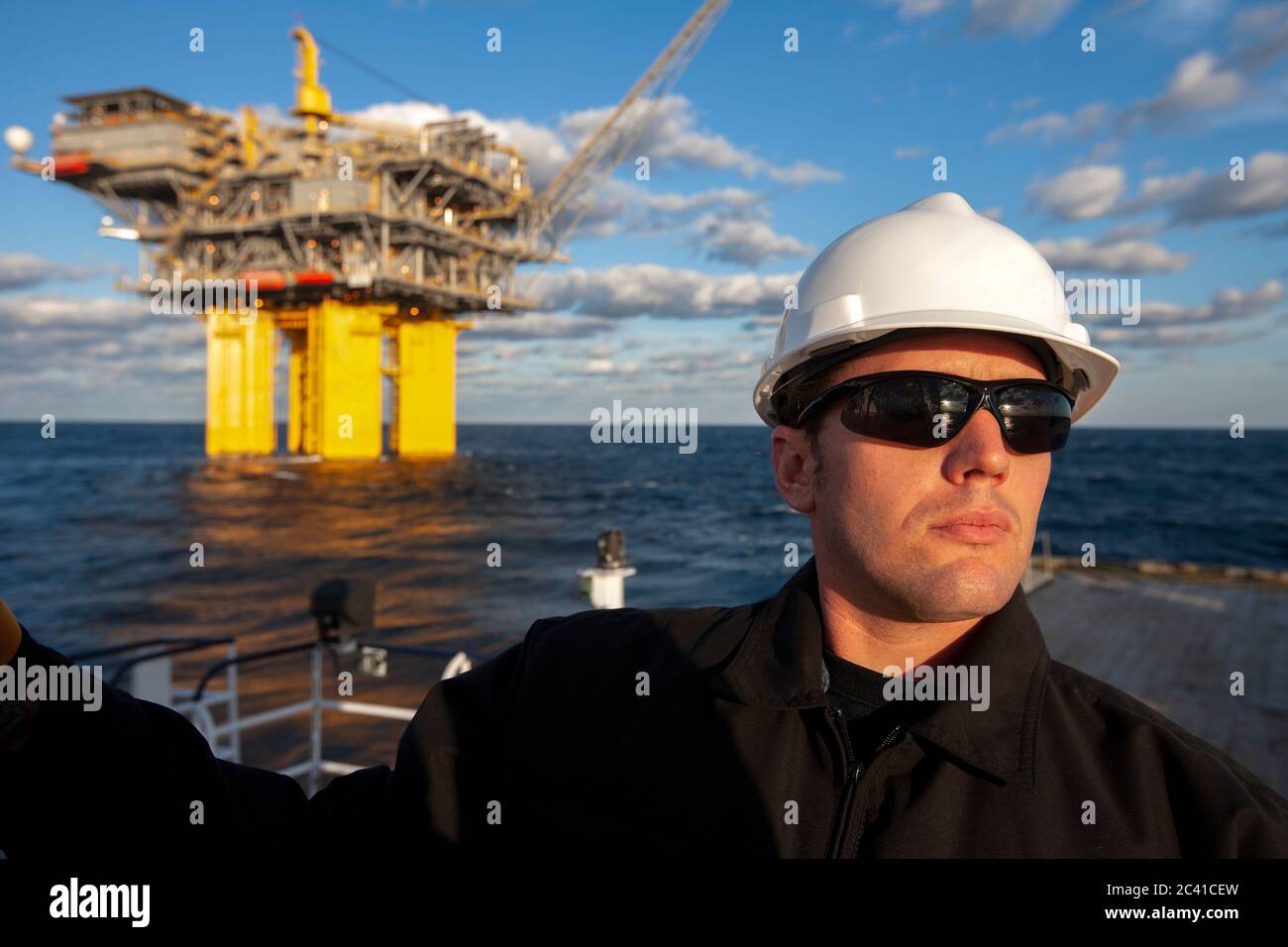 Ppe offshore worker hi-res stock photography and images - Alamy
