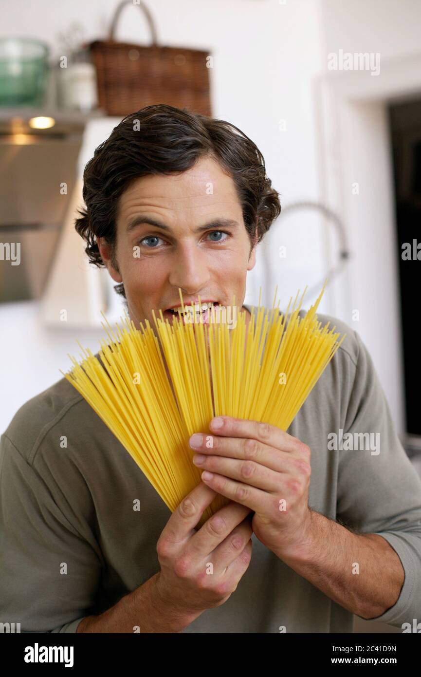 Man holds spaghetti Stock Photo - Alamy