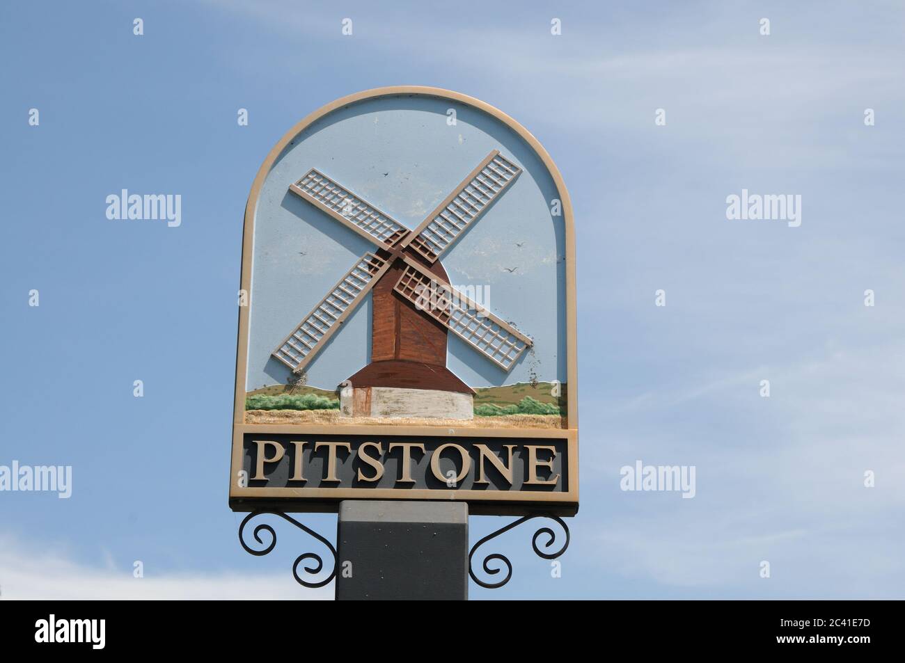Village sign, Pitstone, Buckinghamshire Stock Photo - Alamy