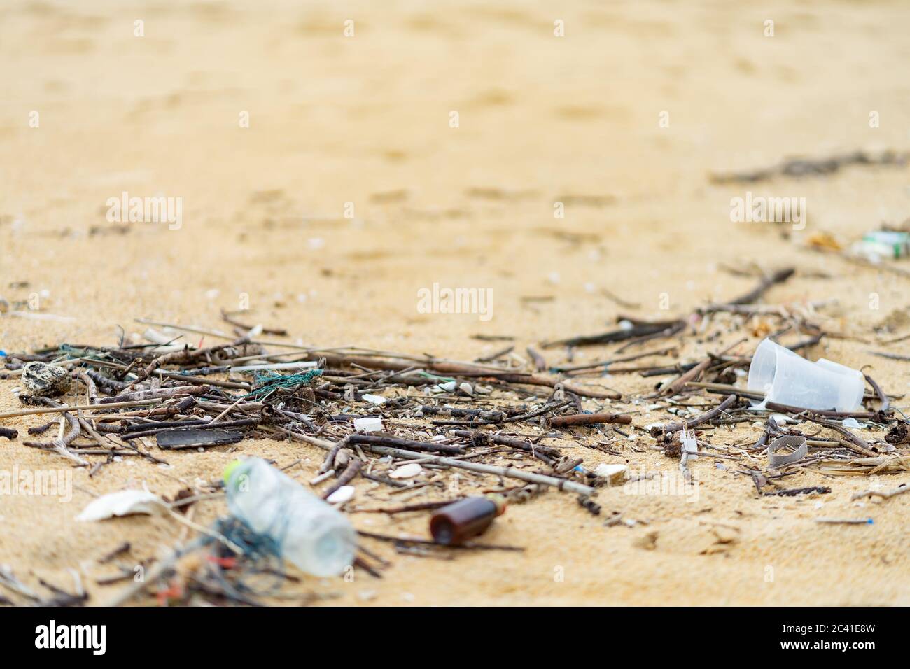 Plastic trash pile beach hi-res stock photography and images - Alamy