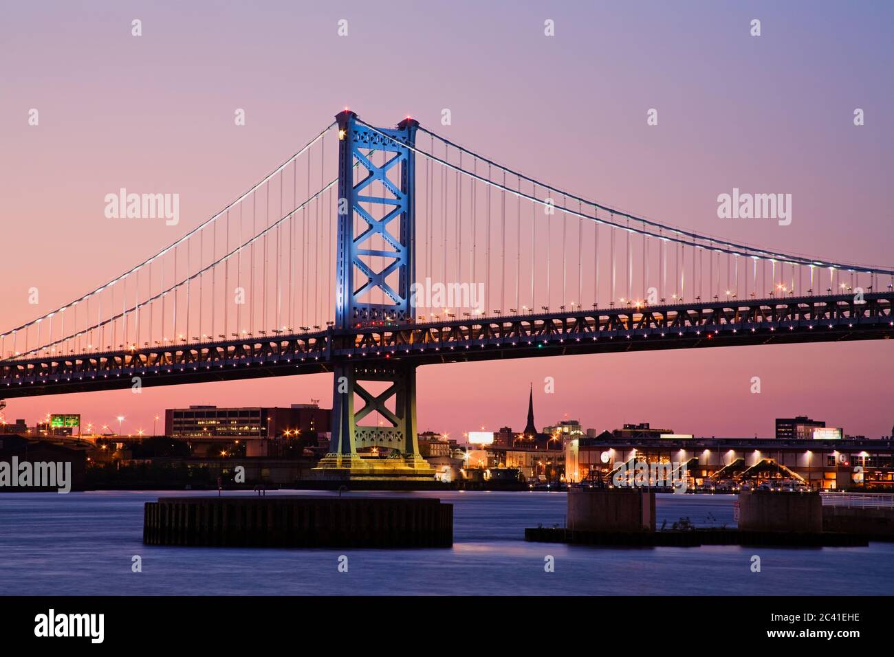 Delaware river bridge philadelphia skyline hi-res stock photography and ...