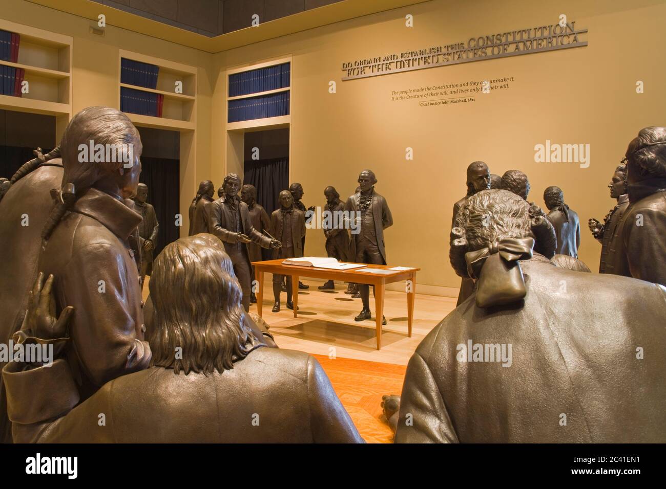 National constitution center statues hi-res stock photography and ...