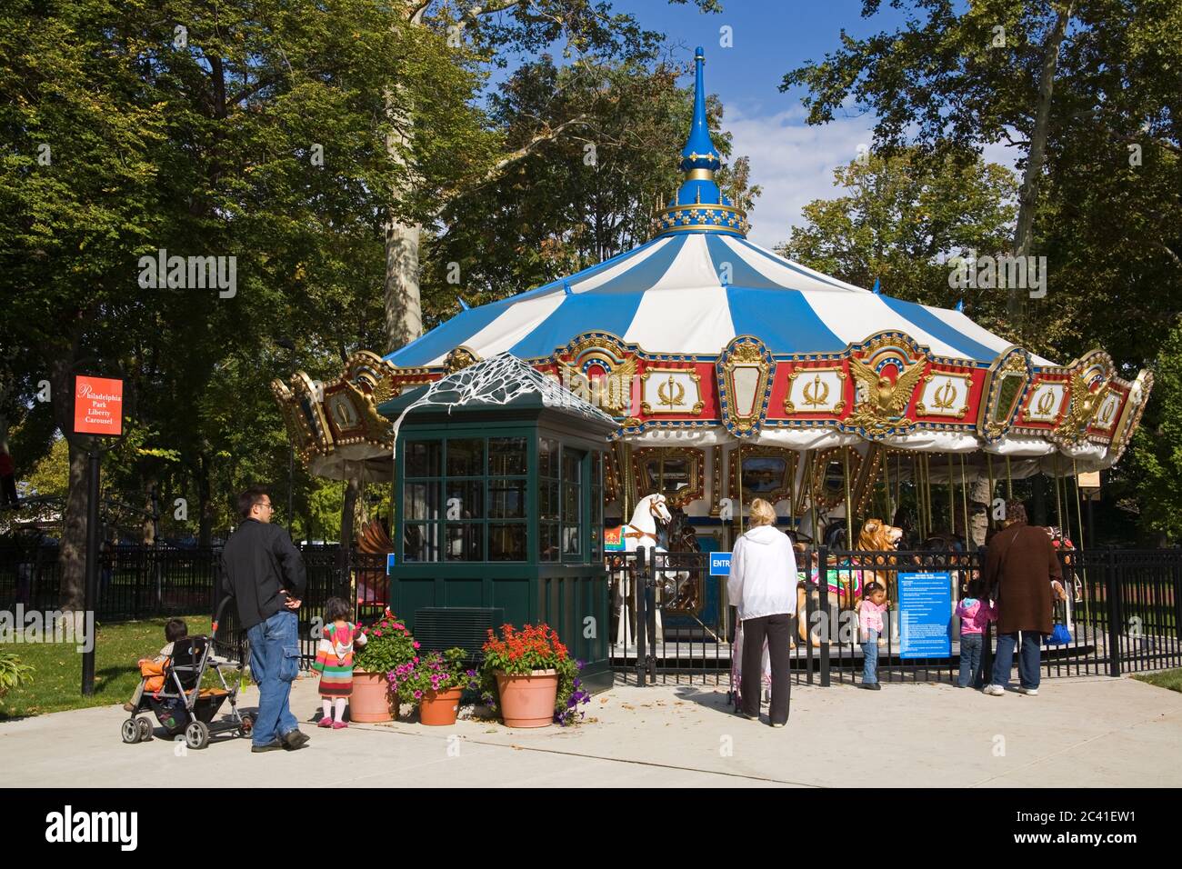 Downtown Philadelphia Square High Resolution Stock Photography and ...