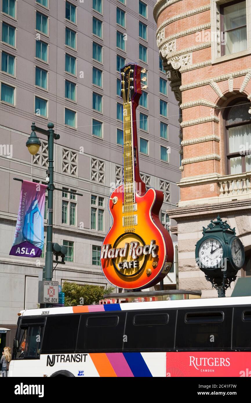 Downtown philadelphia market street hi-res stock photography and images ...