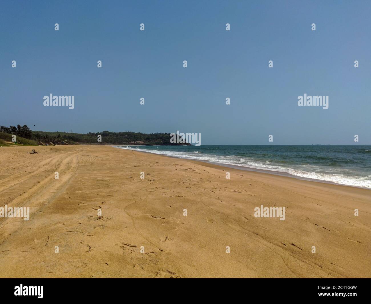 Empty beaches hi-res stock photography and images - Alamy