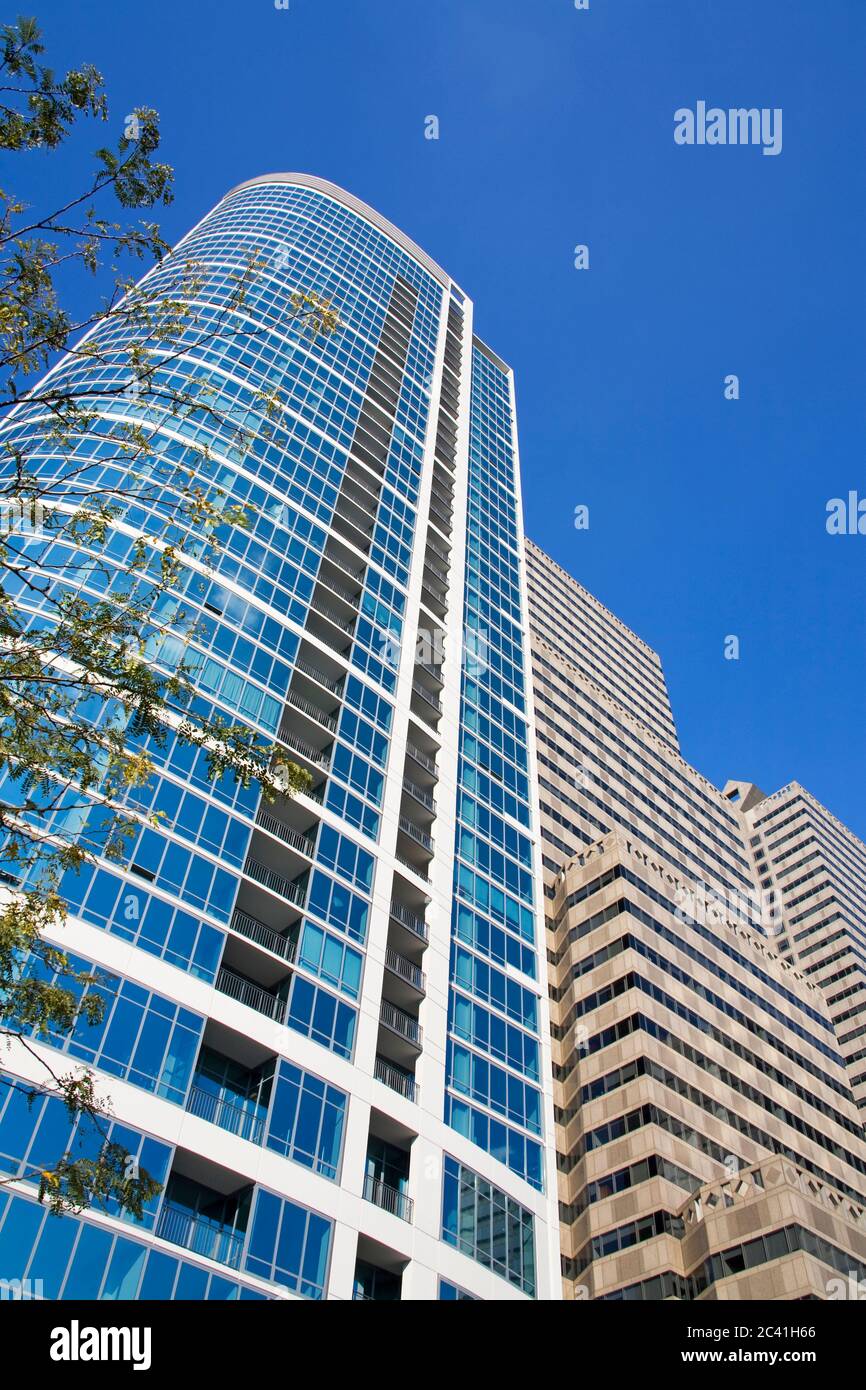 2101 Market Street Tower (Glass) & One Commerce Square Tower ...