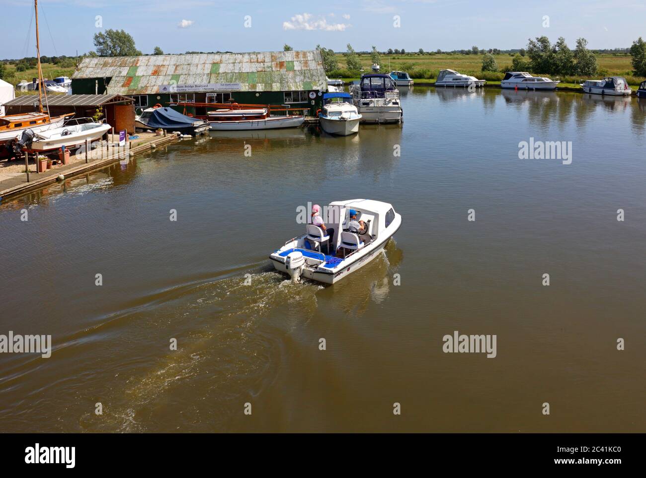 Small pleasure craft river hi-res stock photography and images - Alamy