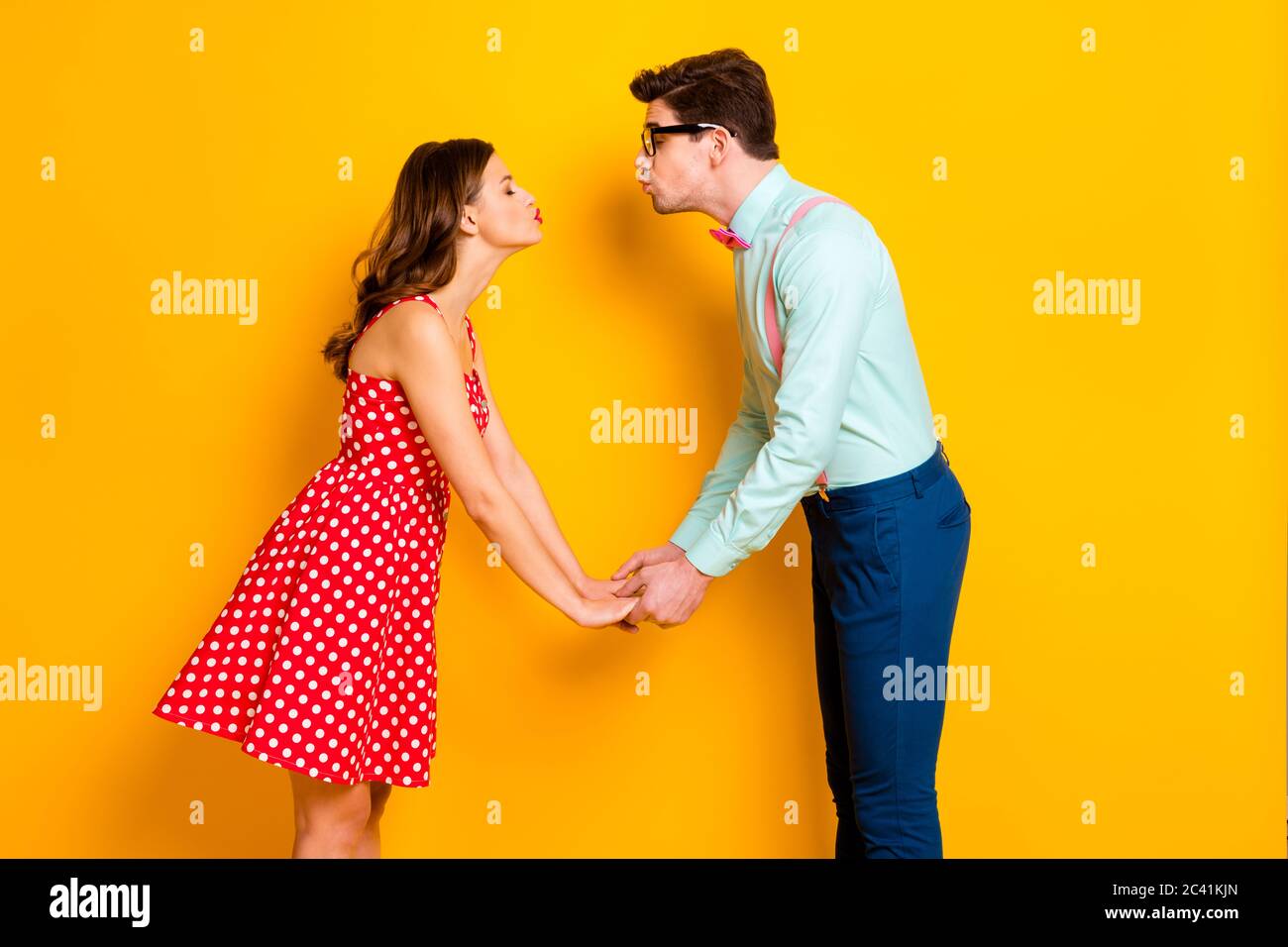 Profile Photo Of Pretty Lady Handsome Guy Prom Party Couple