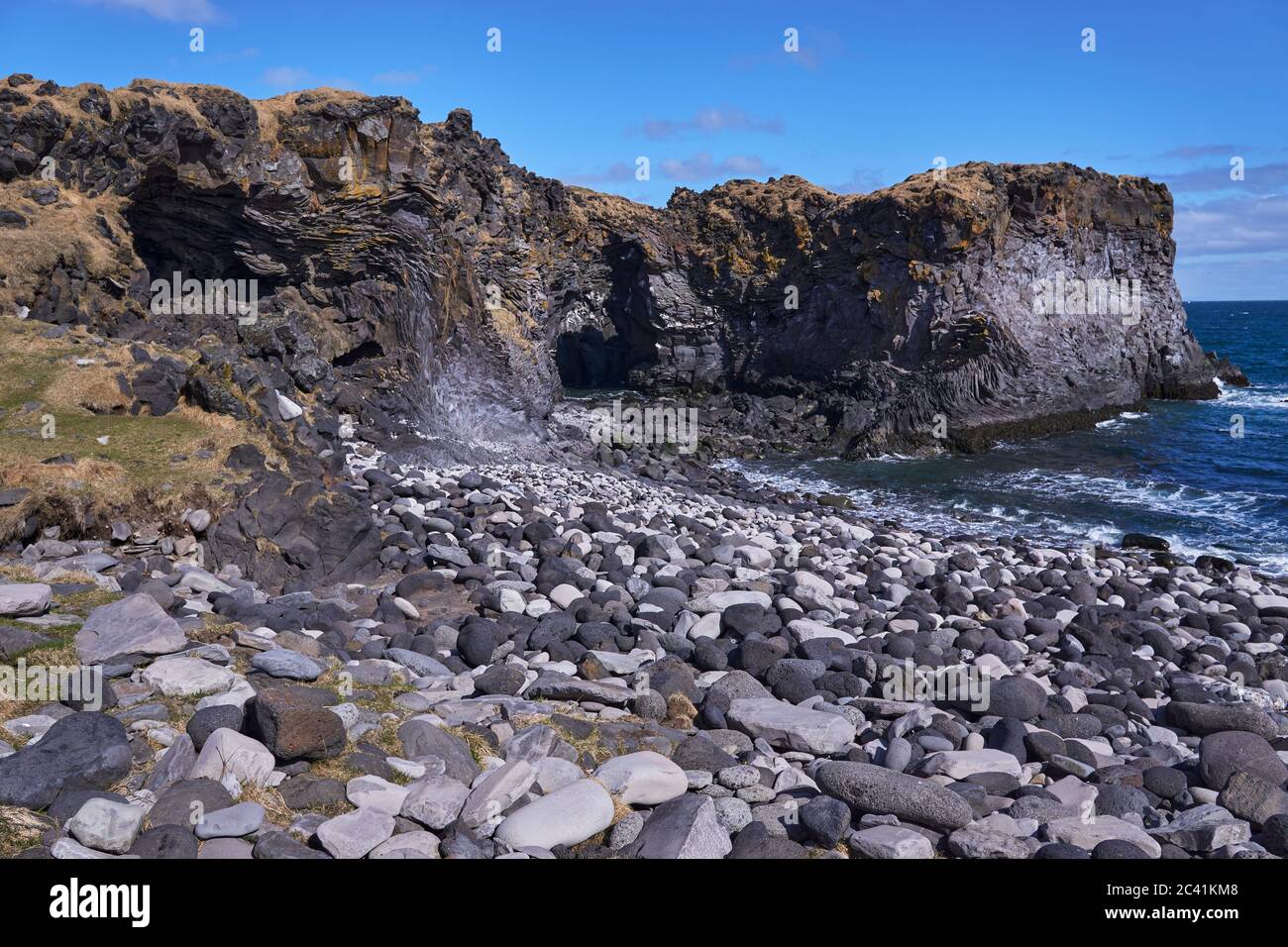 Lava cliffs hi-res stock photography and images - Alamy