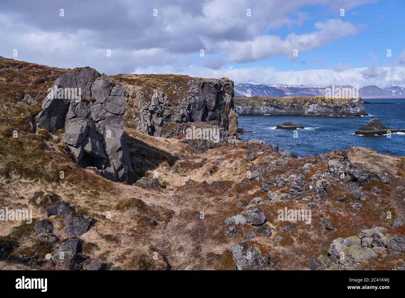 Lava cliffs hi-res stock photography and images - Alamy