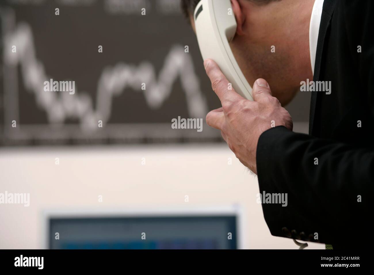 Stock broker calls Stock Photo - Alamy