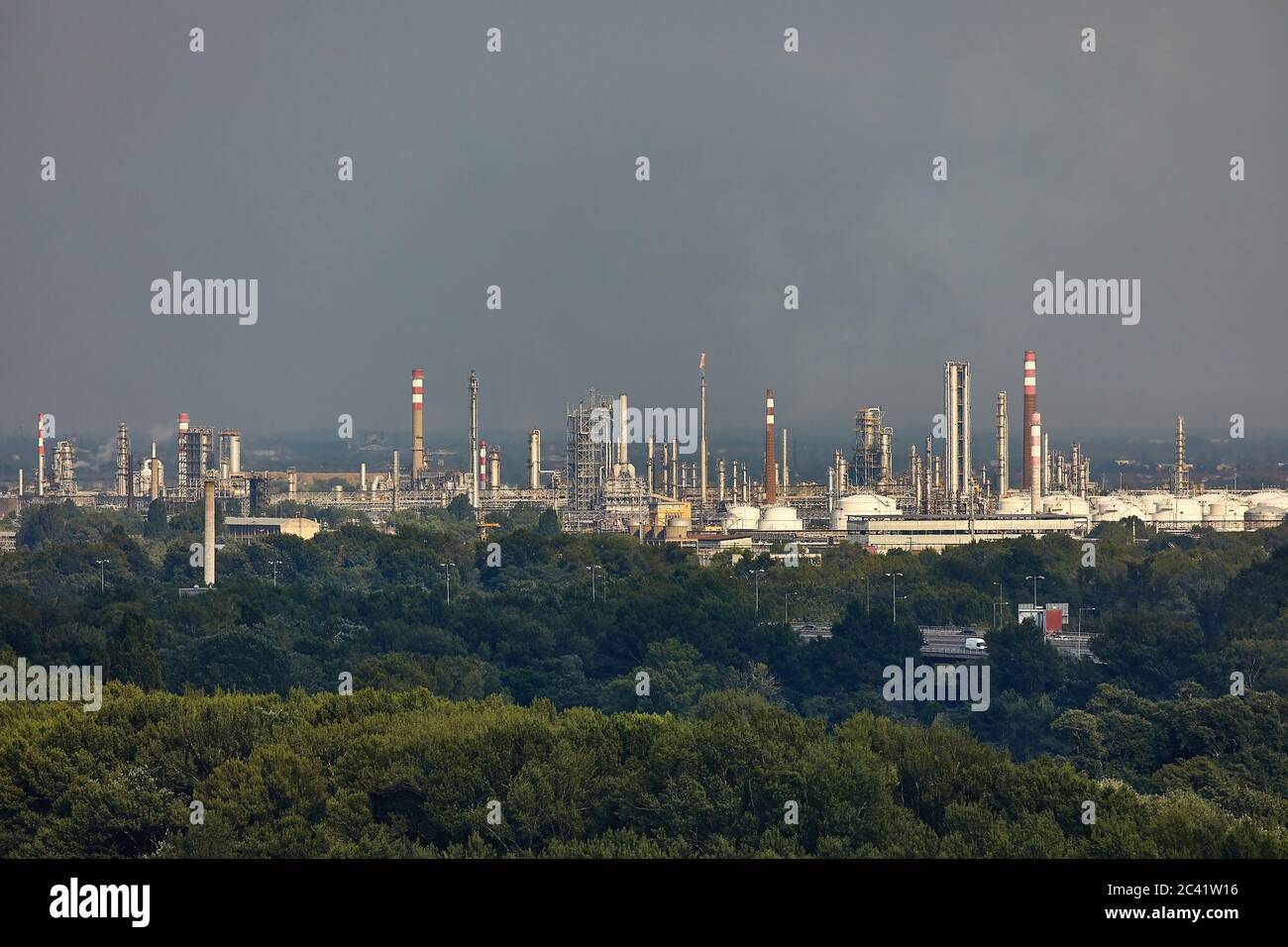 Oil Refinery Structures Stock Photo - Alamy