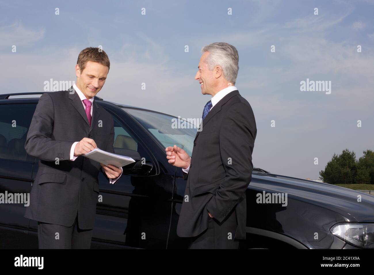 Two men standing outside a car hi-res stock photography and images - Alamy