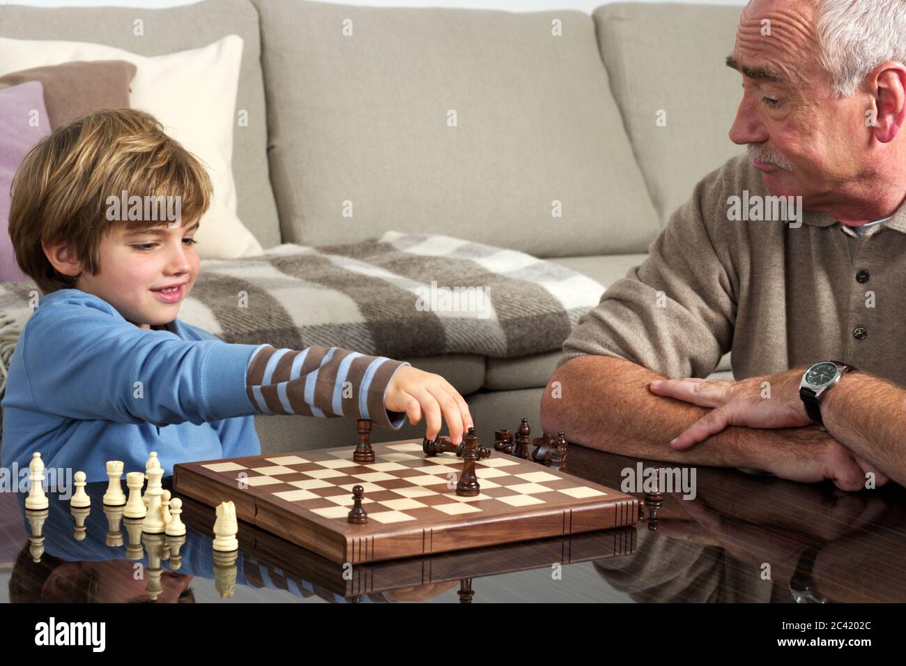 Children play chess hi-res stock photography and images - Alamy