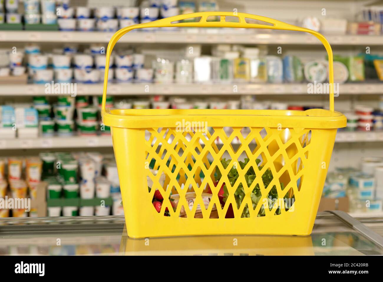 Shopping basket in the supermarket Stock Photo - Alamy