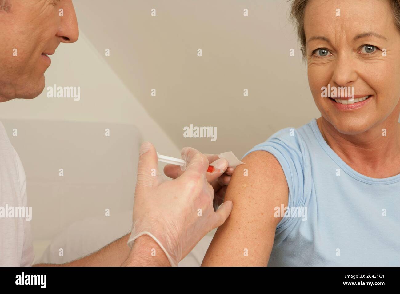 Elderly woman gets an injection from the doctor Stock Photo - Alamy