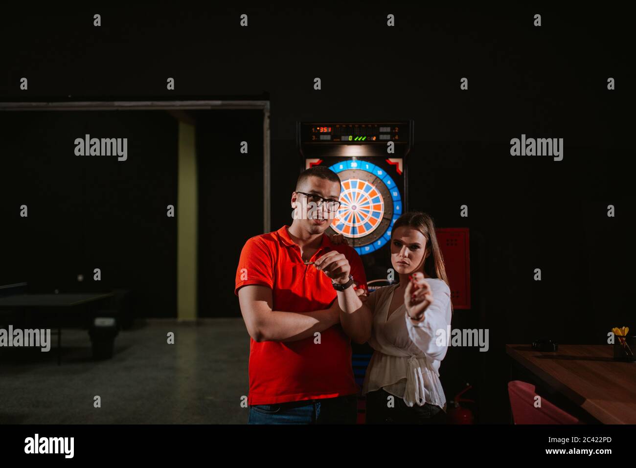 Man playing darts hi-res stock photography and images - Alamy