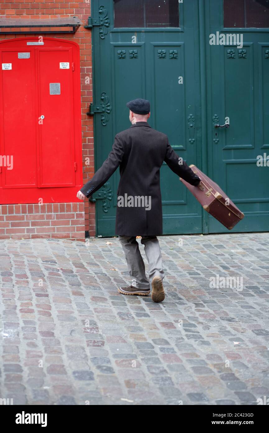 Leather suitcases old man hi-res stock photography and images - Alamy