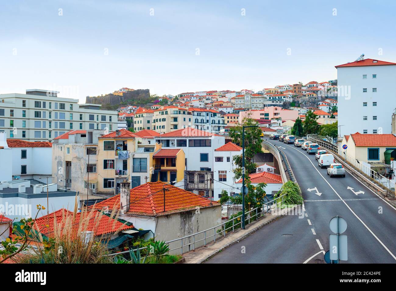 Red rooftop houses portugal hi-res stock photography and images - Alamy