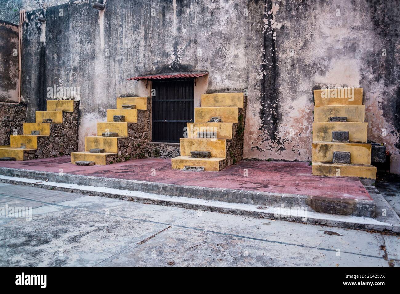 Spanish style stairs hi-res stock photography and images - Alamy