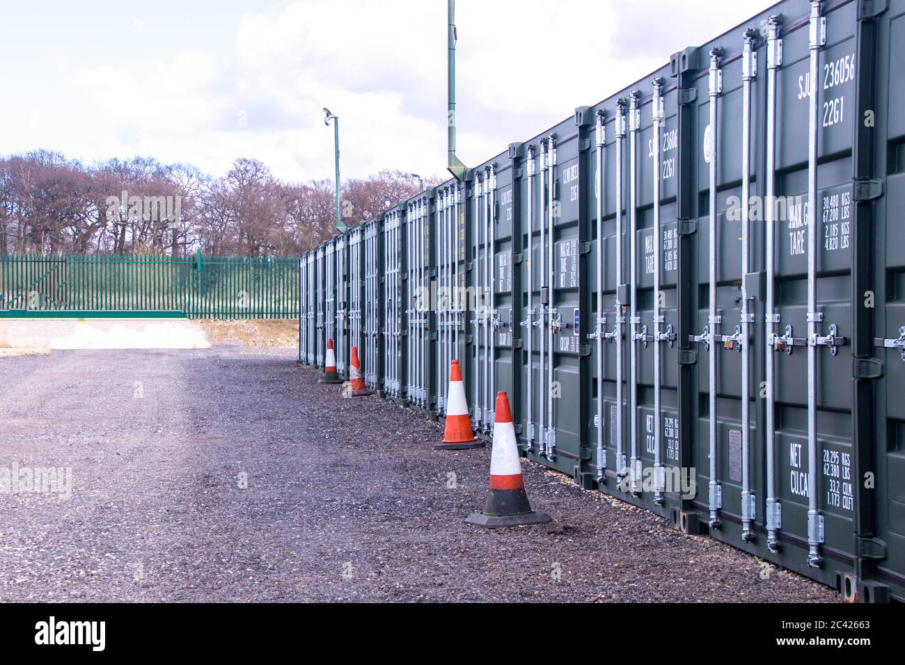 20ft container hi-res stock photography and images - Alamy