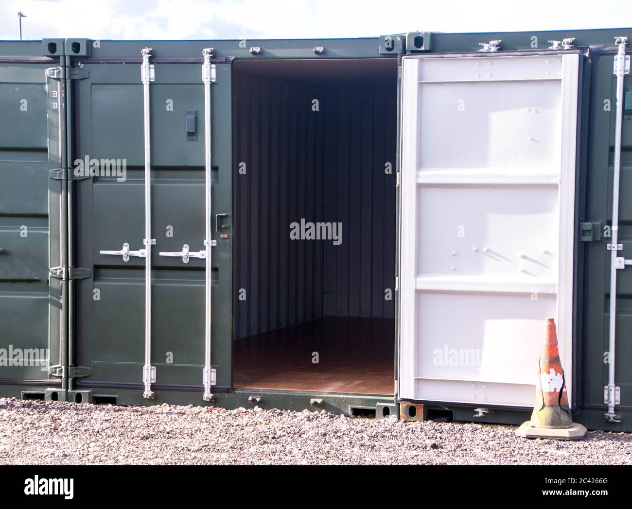 20ft container hi-res stock photography and images - Alamy