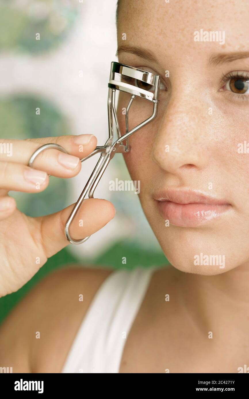 Young woman forms the eyelashes - naturalness - beauty Stock Photo - Alamy