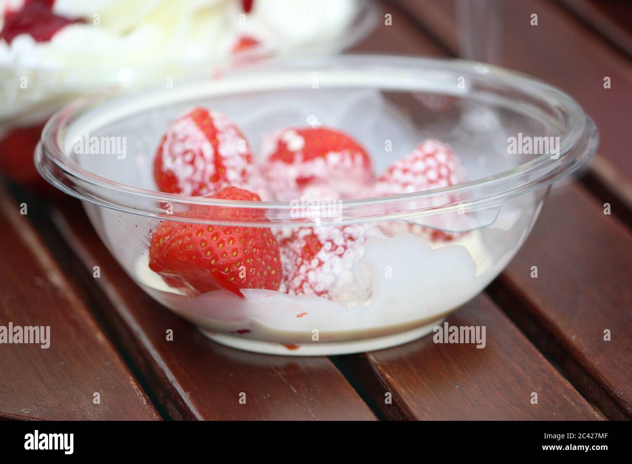Wimbledon strawberries and cream hi-res stock photography and images ...