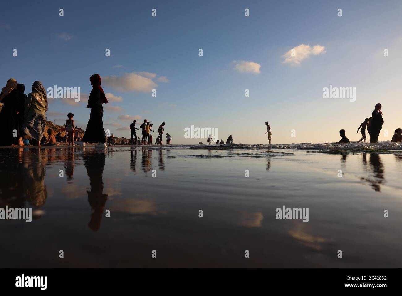 Deir El-Balah, The Gaza Strip, Palestine. 23rd June, 2020. Palestinians ...