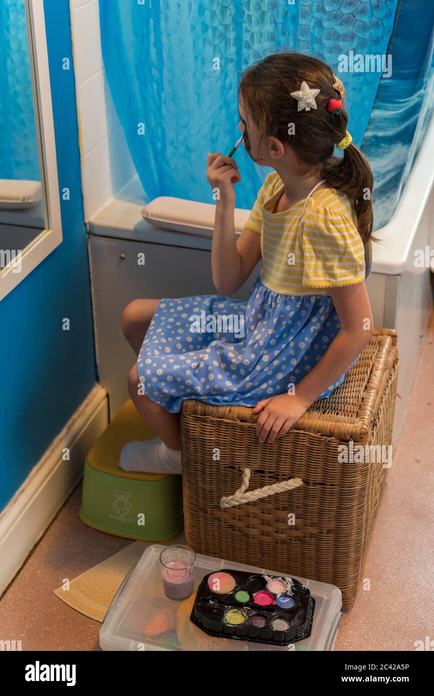 Deprived childhood hi-res stock photography and images - Alamy