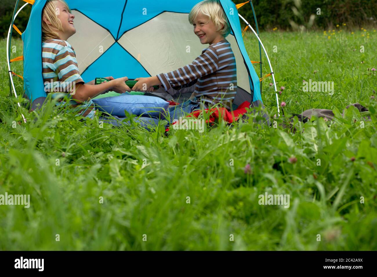 Two boys in tent hi-res stock photography and images - Alamy