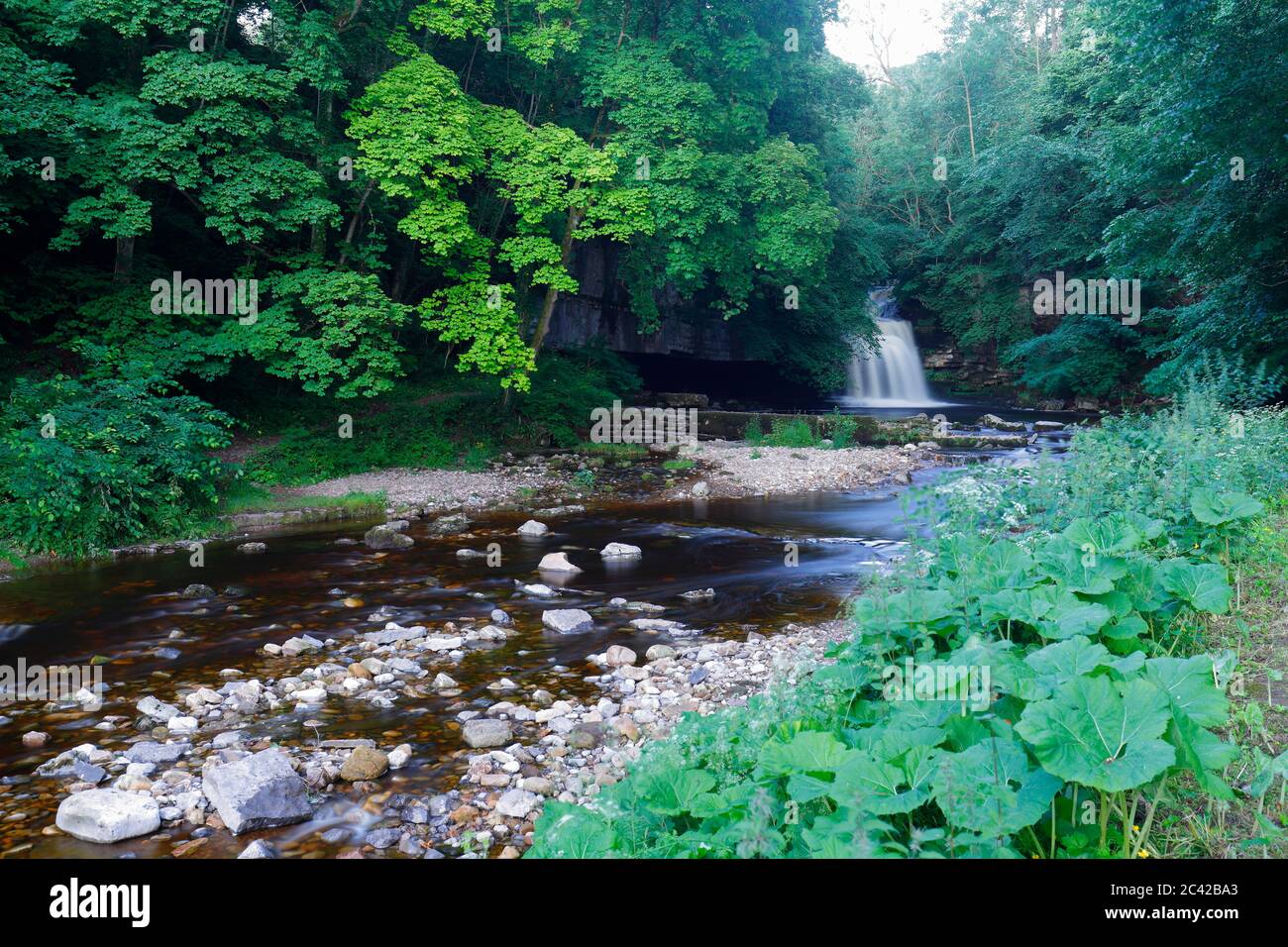Waterfalls in places hi-res stock photography and images - Alamy